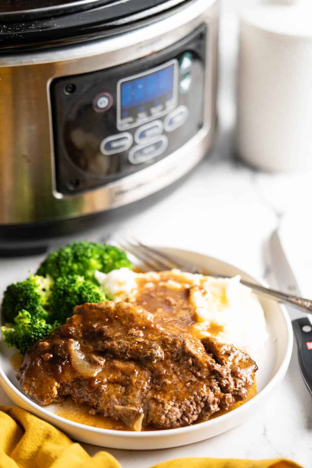 Slow Cooker Cube Steak with Gravy Easy Dinner Recipe! - Bowl Me Over