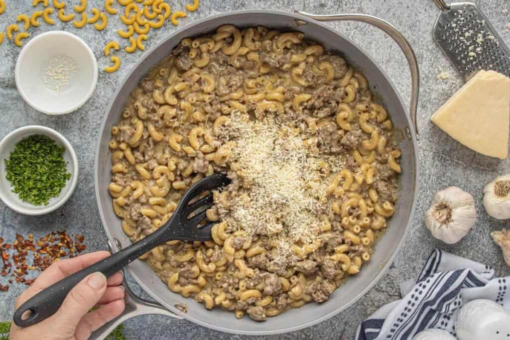 Hamburger Helper Spicy Garlic Parmesan Bowl Me Over hamburger-helper-spicy-garlic-parmesan-bowl-me-over